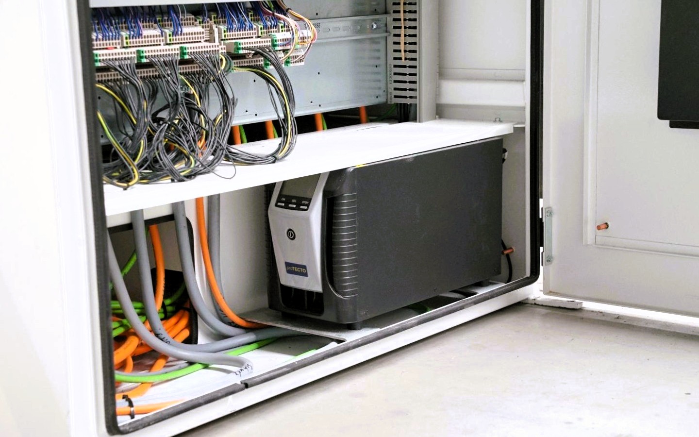 Chức năng của UPS là gì?