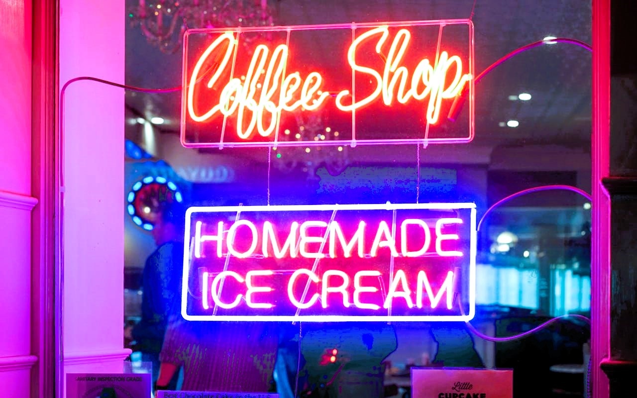 Đèn neon hoạt động như thế nào?